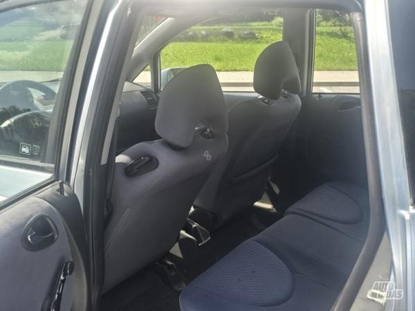 Zils Honda Jazz 2005 Šauļi, ar dzinēja tilpumu 1.30 L un nobraukumu 250 tūkst. km par 650 €, foto 7 vietnē AUTOMOTO.COM.LV
