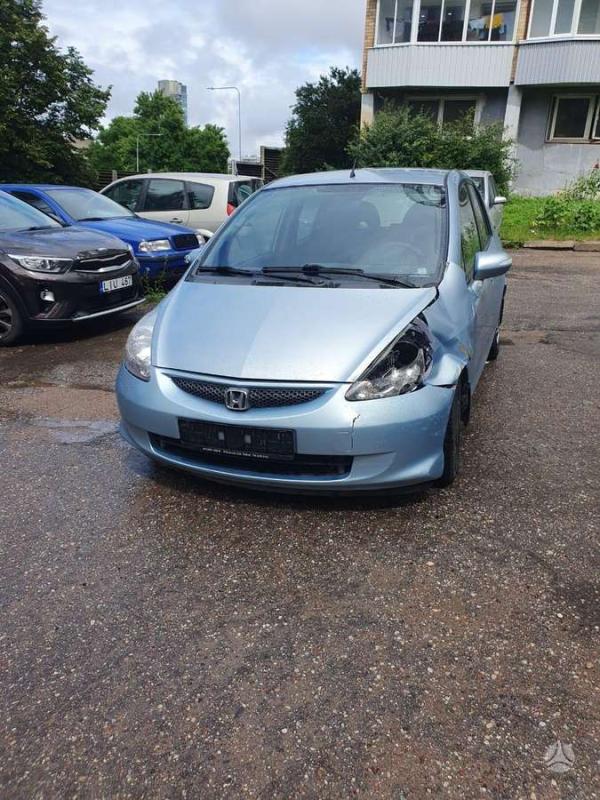Zils Honda Jazz 2005 Viļņa, ar dzinēja tilpumu 1.40 L un nobraukumu 266 tūkst. km par 1300 €, foto 3 vietnē AUTOMOTO.COM.LV