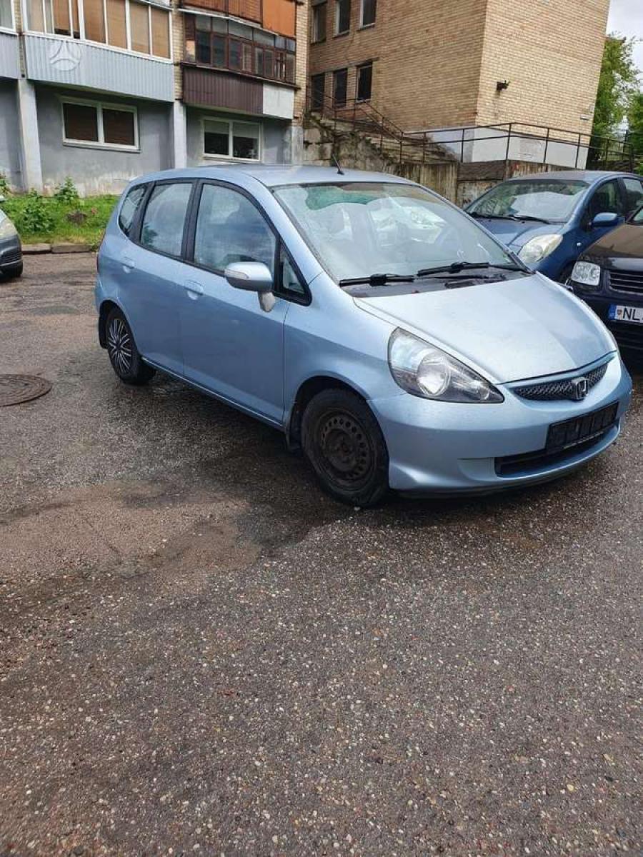 Zils Honda Jazz 2005 Viļņa, ar dzinēja tilpumu 1.40 L un nobraukumu 266 tūkst. km par 1300 €, foto 1 vietnē AUTOMOTO.COM.LV