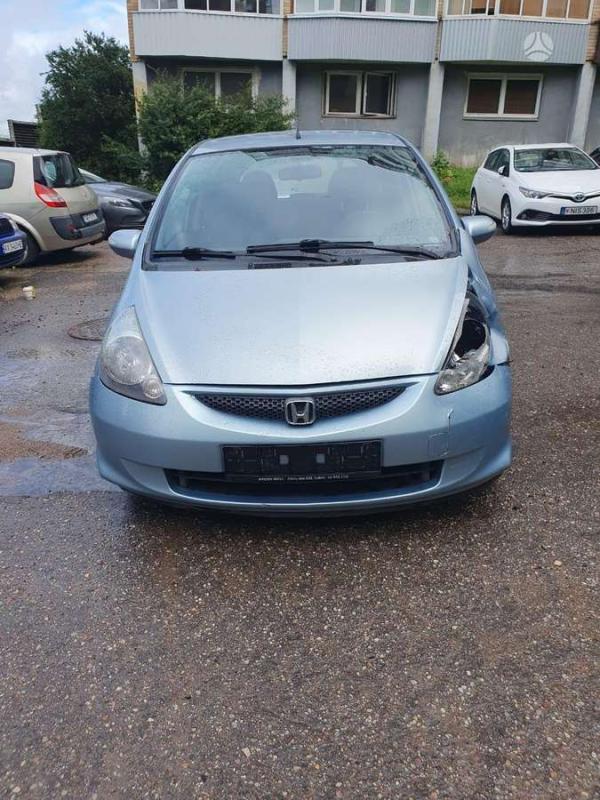 Zils Honda Jazz 2005 Viļņa, ar dzinēja tilpumu 1.40 L un nobraukumu 266 tūkst. km par 1300 €, foto 2 vietnē AUTOMOTO.COM.LV
