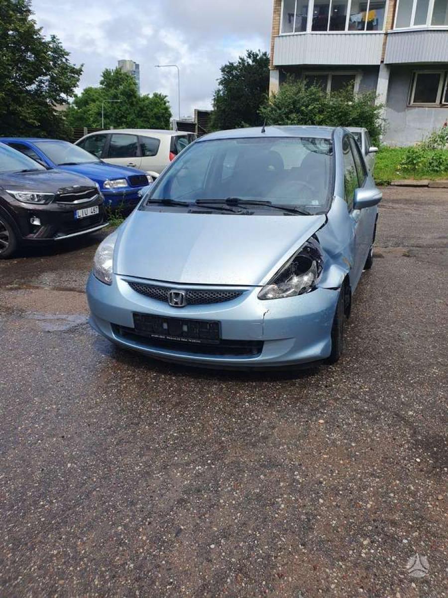Zils Honda Jazz 2005 Viļņa, ar dzinēja tilpumu 1.40 L un nobraukumu 266 tūkst. km par 1300 €, foto 4 vietnē AUTOMOTO.COM.LV