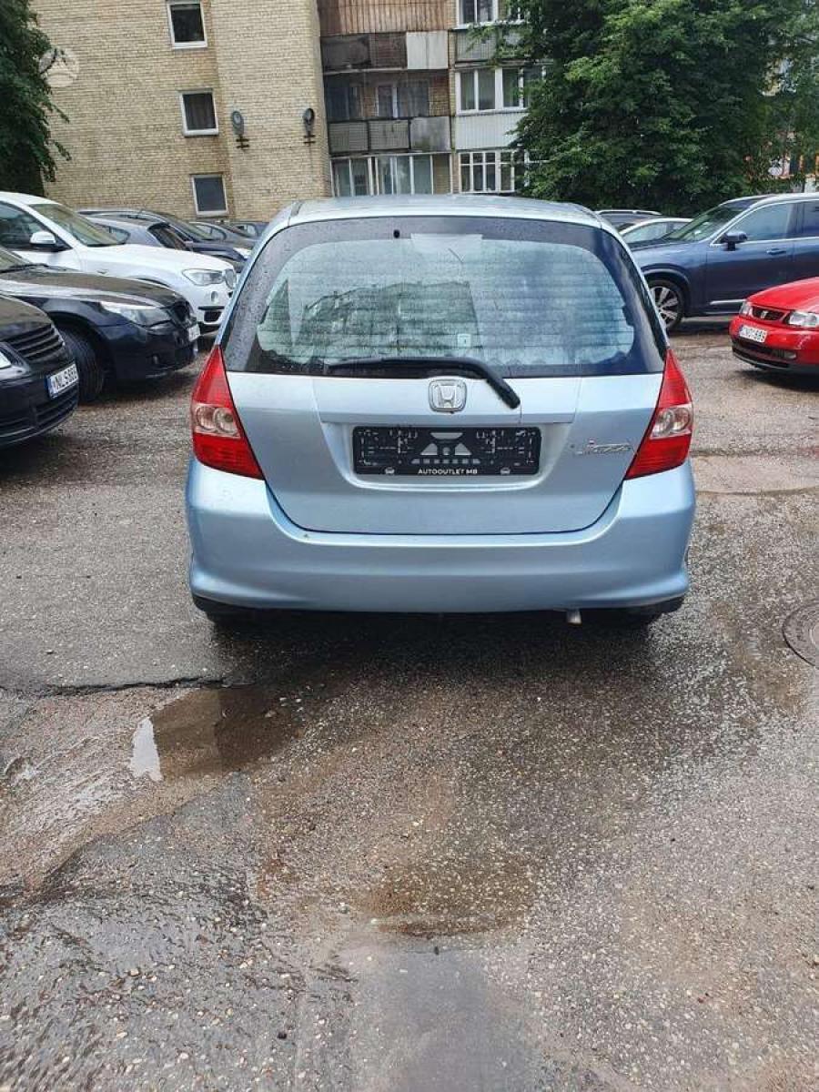 Zils Honda Jazz 2005 Viļņa, ar dzinēja tilpumu 1.40 L un nobraukumu 266 tūkst. km par 1300 €, foto 5 vietnē AUTOMOTO.COM.LV
