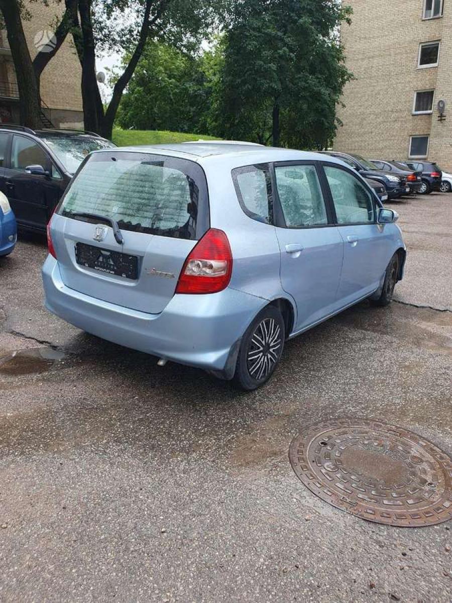 Zils Honda Jazz 2005 Viļņa, ar dzinēja tilpumu 1.40 L un nobraukumu 266 tūkst. km par 1300 €, foto 7 vietnē AUTOMOTO.COM.LV