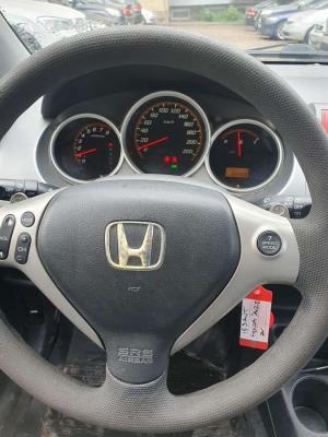 Zils Honda Jazz 2005 Viļņa, ar dzinēja tilpumu 1.40 L un nobraukumu 266 tūkst. km par 1300 €, foto 9 vietnē AUTOMOTO.COM.LV