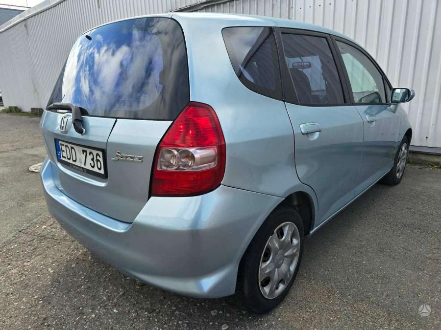 Blue Honda Jazz 2005 in Klaipeda, with an engine capacity of 1.33 L and mileage of 203 thousand km for 2200 €, photo 3 on AUTOMOTO.COM.LV