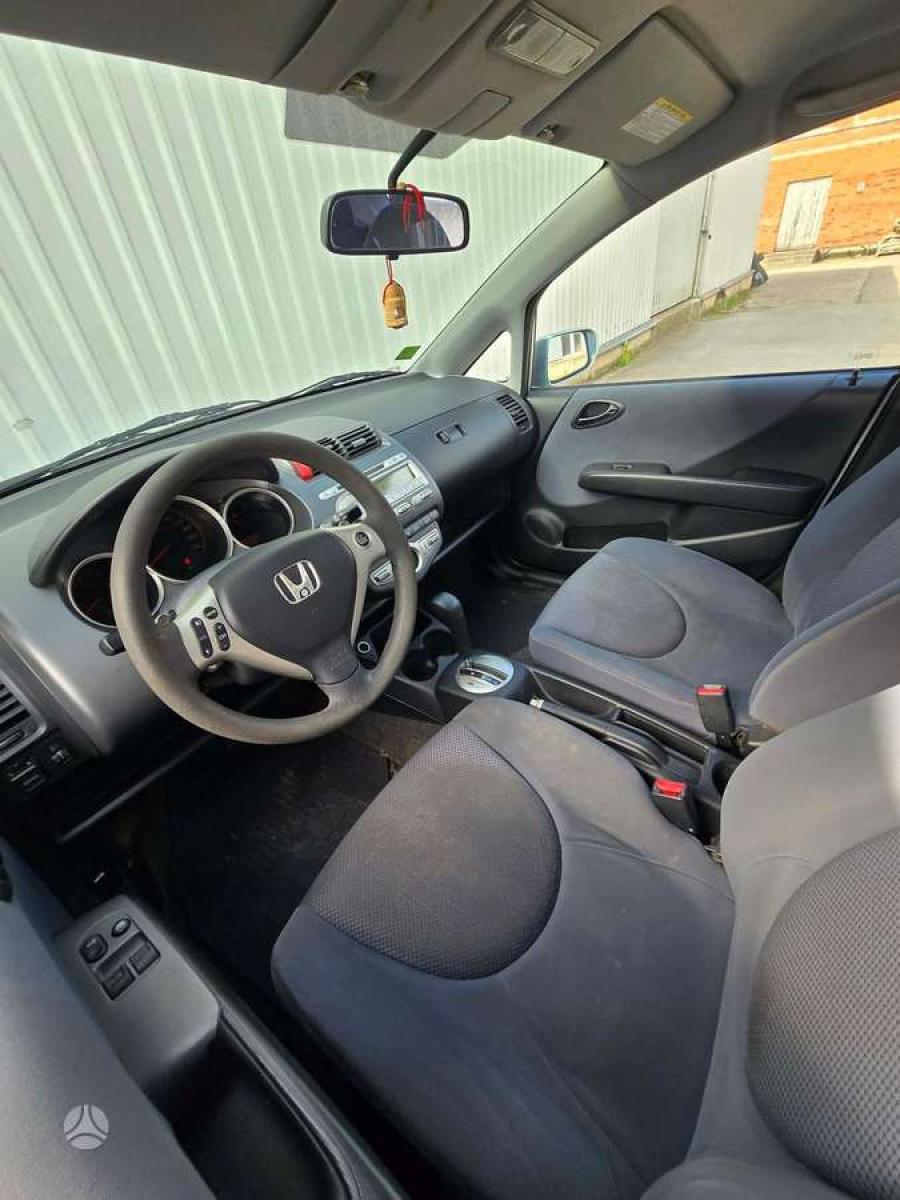Blue Honda Jazz 2005 in Klaipeda, with an engine capacity of 1.33 L and mileage of 203 thousand km for 2200 €, photo 6 on AUTOMOTO.COM.LV