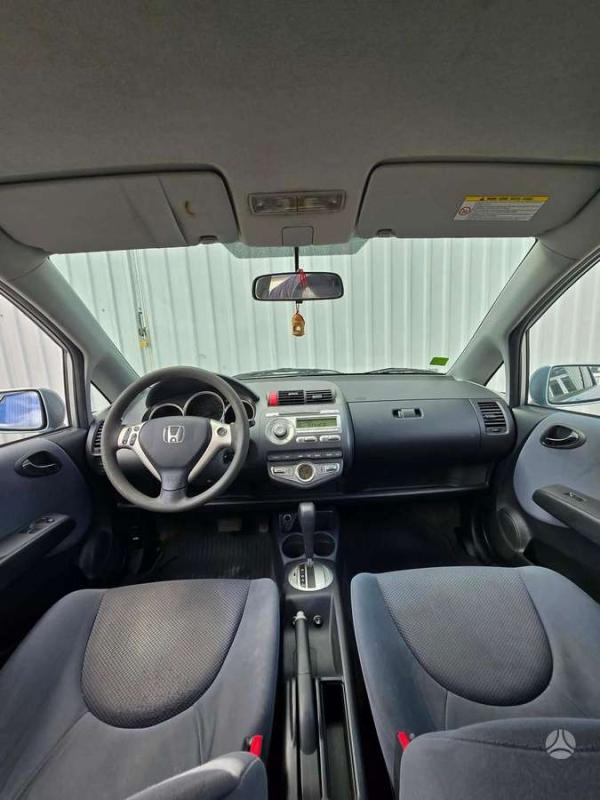 Blue Honda Jazz 2005 in Klaipeda, with an engine capacity of 1.33 L and mileage of 203 thousand km for 2200 €, photo 6 on AUTOMOTO.COM.LV