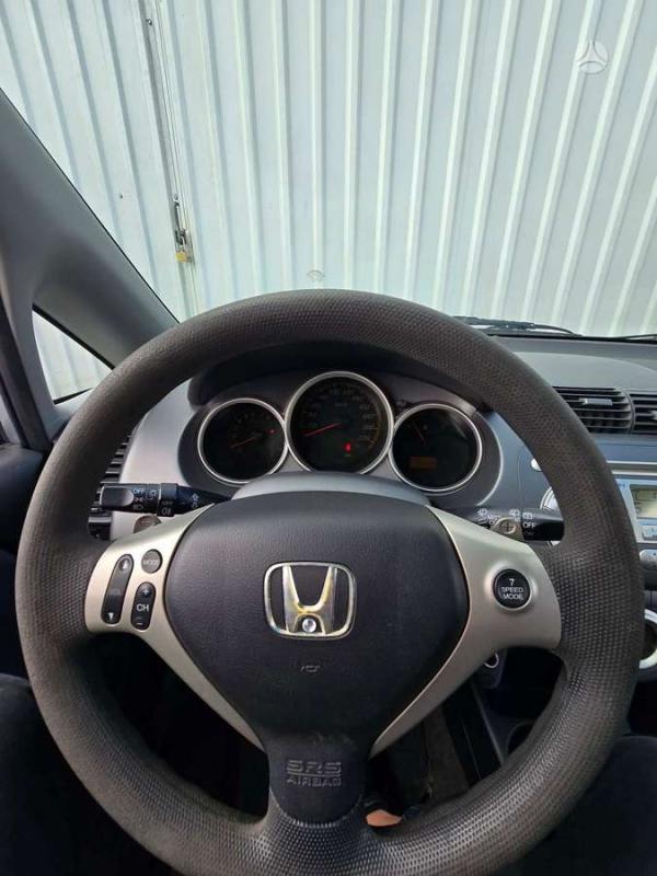 Blue Honda Jazz 2005 in Klaipeda, with an engine capacity of 1.33 L and mileage of 203 thousand km for 2200 €, photo 8 on AUTOMOTO.COM.LV