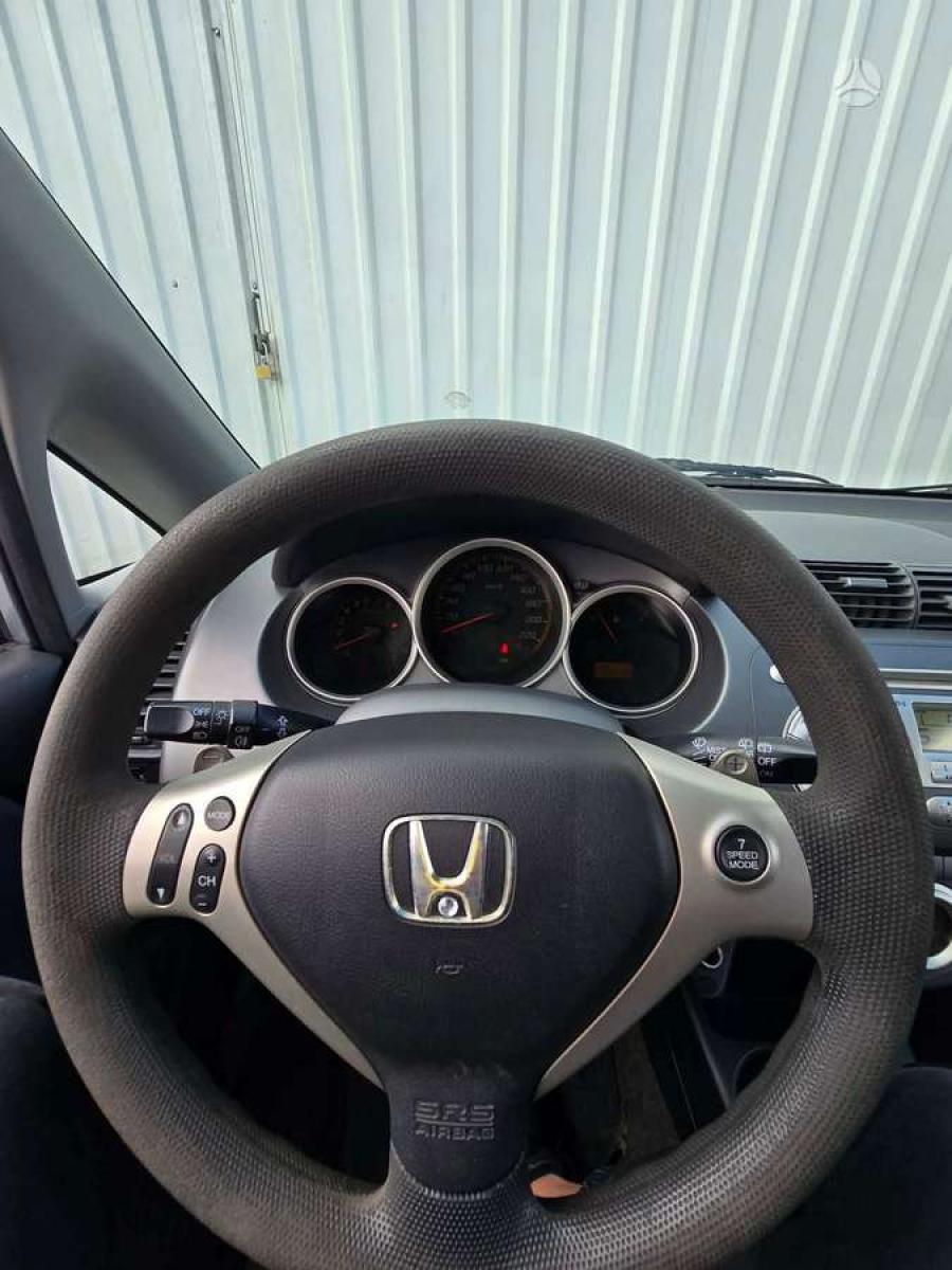 Blue Honda Jazz 2005 in Klaipeda, with an engine capacity of 1.33 L and mileage of 203 thousand km for 2200 €, photo 9 on AUTOMOTO.COM.LV