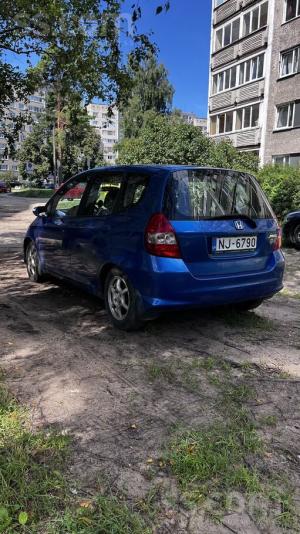 Blue Honda Jazz 2005 in Riga, with an engine capacity of 1.30 L and mileage of 203 thousand km for 2350 €, photo 3 on AUTOMOTO.COM.LV