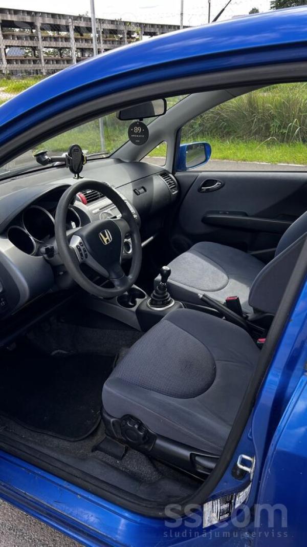 Zils Honda Jazz 2005 Rīga, ar dzinēja tilpumu 1.30 L un nobraukumu 203 tūkst. km par 2350 €, foto 4 vietnē AUTOMOTO.COM.LV