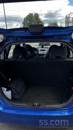 Blue Honda Jazz 2005 in Riga, with an engine capacity of 1.30 L and mileage of 203 thousand km for 2350 €, photo 8 on AUTOMOTO.COM.LV