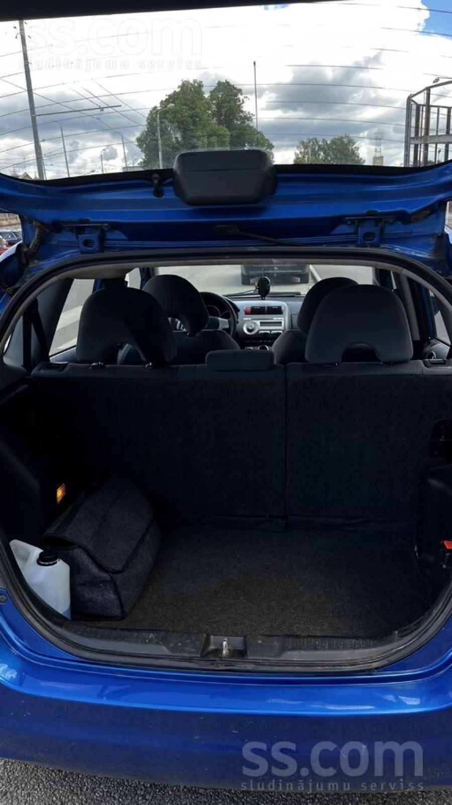 Blue Honda Jazz 2005 in Riga, with an engine capacity of 1.30 L and mileage of 203 thousand km for 2350 €, photo 8 on AUTOMOTO.COM.LV