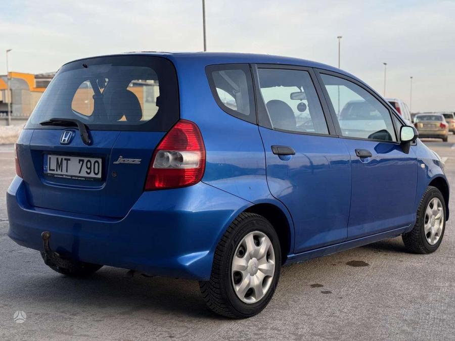 Blue Honda Jazz 2005 in Vilnius, with an engine capacity of 1.25 L and mileage of 150 thousand km for 2200 €, photo 8 on AUTOMOTO.COM.LV