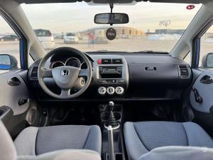 Blue Honda Jazz 2005 in Vilnius, with an engine capacity of 1.25 L and mileage of 150 thousand km for 2200 €, photo 10 on AUTOMOTO.COM.LV
