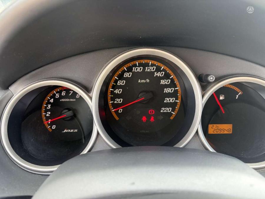 Blue Honda Jazz 2005 in Vilnius, with an engine capacity of 1.34 L and mileage of 210 thousand km for 1500 €, photo 3 on AUTOMOTO.COM.LV