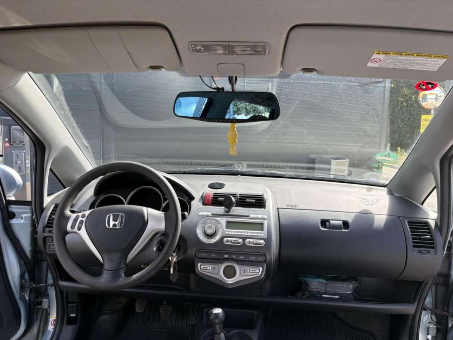 Blue Honda Jazz 2005 in Vilnius, with an engine capacity of 1.34 L and mileage of 210 thousand km for 1500 €, photo 4 on AUTOMOTO.COM.LV