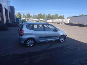 Blue Honda Jazz 2005 in Vilnius, with an engine capacity of 1.34 L and mileage of 210 thousand km for 1500 €, photo 7 on AUTOMOTO.COM.LV