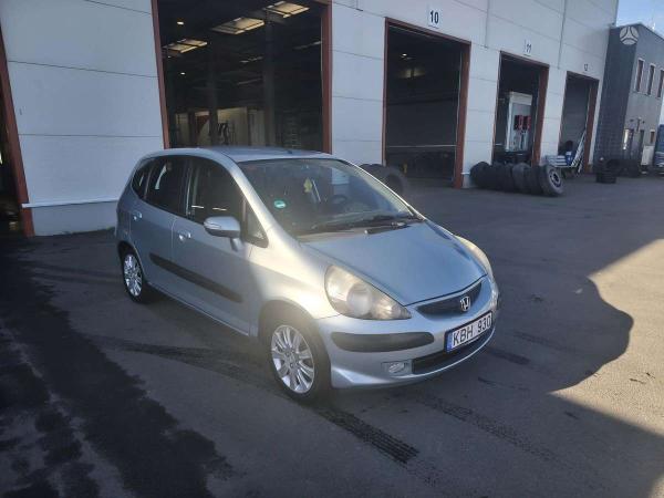 Blue Honda Jazz 2005 in Vilnius, with an engine capacity of 1.34 L and mileage of 210 thousand km for 1500 €, photo 7 on AUTOMOTO.COM.LV