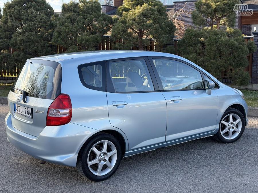 Zils Honda Jazz 2006 Alīta, ar dzinēja tilpumu 1.30 L un nobraukumu 167 tūkst. km par 2750 €, foto 15 vietnē AUTOMOTO.COM.LV