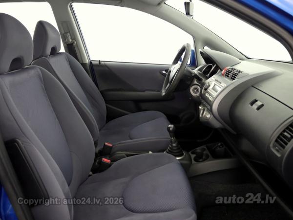 Zils Honda Jazz 2006 Tallina, ar dzinēja tilpumu 1.30 L un nobraukumu 135 tūkst. km par 1299 €, foto 6 vietnē AUTOMOTO.COM.LV
