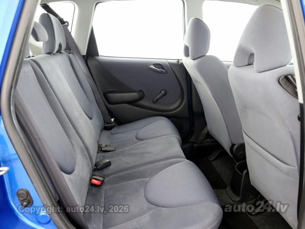 Zils Honda Jazz 2006 Tallina, ar dzinēja tilpumu 1.30 L un nobraukumu 135 tūkst. km par 1299 €, foto 7 vietnē AUTOMOTO.COM.LV