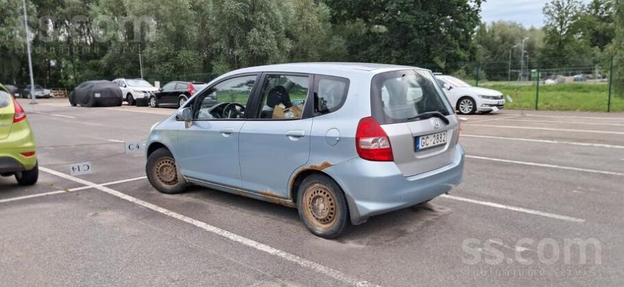 Blue Honda Jazz 2006 in Riga, with an engine capacity of 1.40 L and mileage of 277 thousand km for 400 €, photo 1 on AUTOMOTO.COM.LV