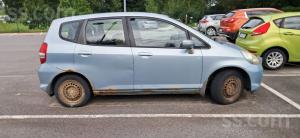 Blue Honda Jazz 2006 in Riga, with an engine capacity of 1.40 L and mileage of 277 thousand km for 400 €, photo 5 on AUTOMOTO.COM.LV