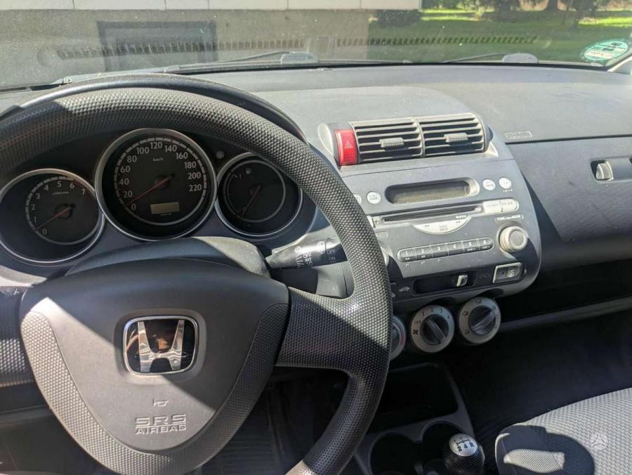 Zils Honda Jazz 2006 Druskininkai, ar dzinēja tilpumu 1.25 L un nobraukumu 207 tūkst. km par 800 €, foto 9 vietnē AUTOMOTO.COM.LV