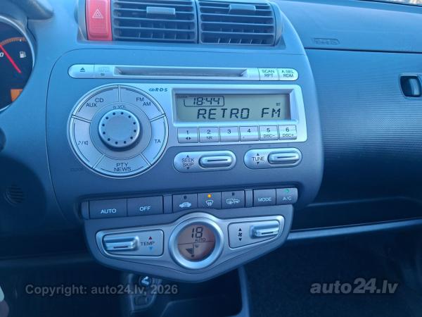 Zils Honda Jazz 2007 Tallina, ar dzinēja tilpumu 1.30 L un nobraukumu 286 tūkst. km par 699 €, foto 2 vietnē AUTOMOTO.COM.LV