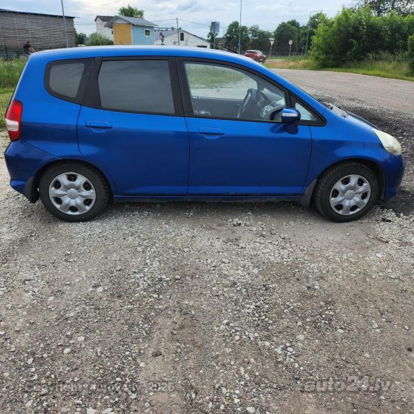 Blue Honda Jazz 2007 in Tallinn, with an engine capacity of 1.30 L and mileage of 248 thousand km for 1200 €, photo 4 on AUTOMOTO.COM.LV