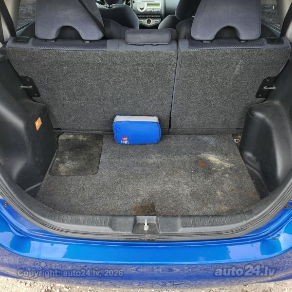 Blue Honda Jazz 2007 in Tallinn, with an engine capacity of 1.30 L and mileage of 248 thousand km for 1200 €, photo 6 on AUTOMOTO.COM.LV