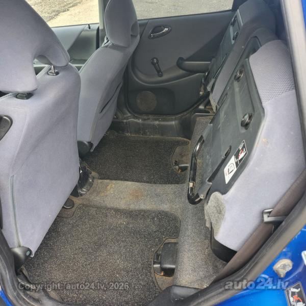 Blue Honda Jazz 2007 in Tallinn, with an engine capacity of 1.30 L and mileage of 248 thousand km for 1200 €, photo 7 on AUTOMOTO.COM.LV