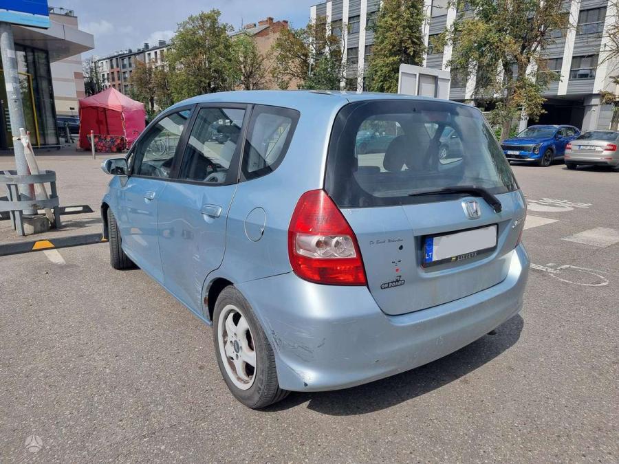 Zils Honda Jazz 2007 Viļņa, ar dzinēja tilpumu 1.34 L un nobraukumu 219 tūkst. km par 1999 €, foto 4 vietnē AUTOMOTO.COM.LV