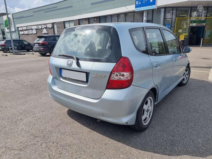 Zils Honda Jazz 2007 Viļņa, ar dzinēja tilpumu 1.34 L un nobraukumu 219 tūkst. km par 1999 €, foto 5 vietnē AUTOMOTO.COM.LV