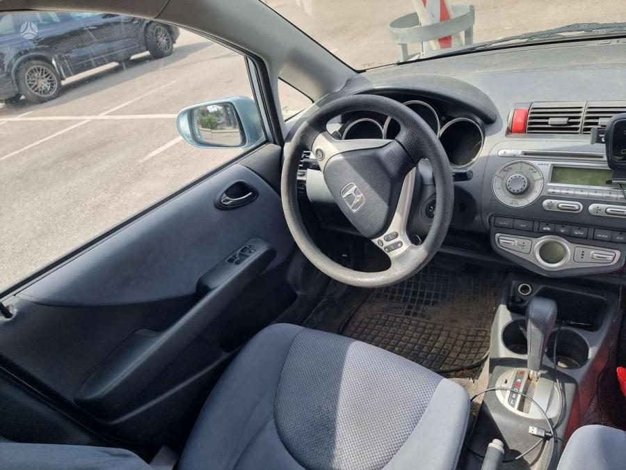 Zils Honda Jazz 2007 Viļņa, ar dzinēja tilpumu 1.34 L un nobraukumu 219 tūkst. km par 1999 €, foto 6 vietnē AUTOMOTO.COM.LV