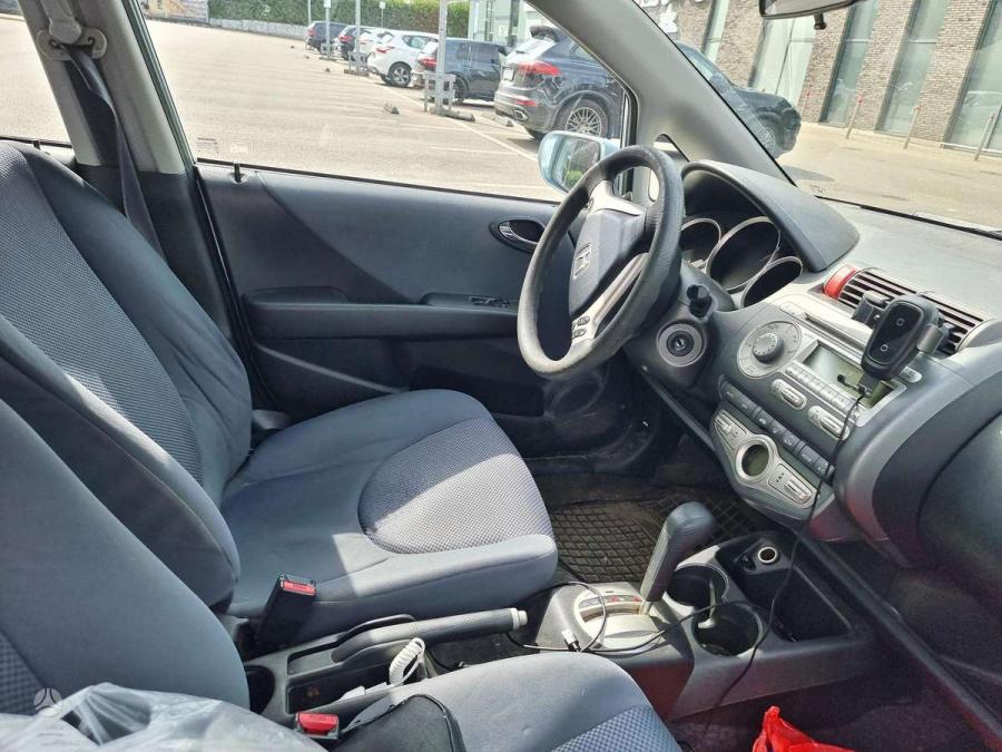 Zils Honda Jazz 2007 Viļņa, ar dzinēja tilpumu 1.34 L un nobraukumu 219 tūkst. km par 1999 €, foto 7 vietnē AUTOMOTO.COM.LV
