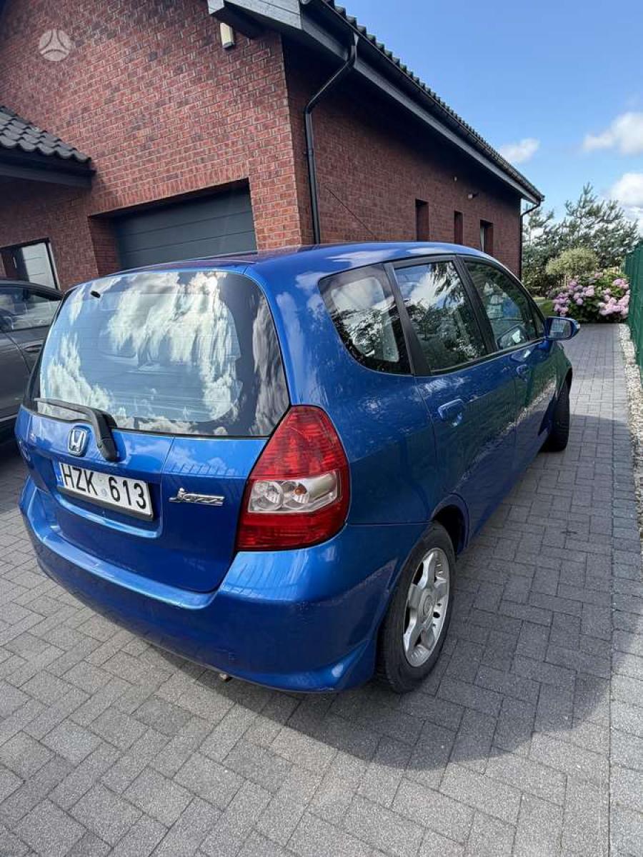 Blue Honda Jazz 2007 in Klaipeda, with an engine capacity of 1.34 L and mileage of 159 thousand km for 2300 €, photo 7 on AUTOMOTO.COM.LV