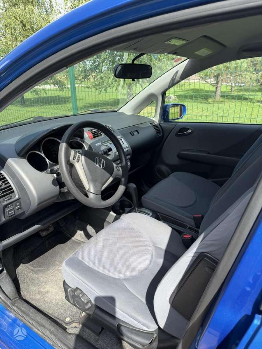Blue Honda Jazz 2007 in Klaipeda, with an engine capacity of 1.34 L and mileage of 159 thousand km for 2300 €, photo 8 on AUTOMOTO.COM.LV