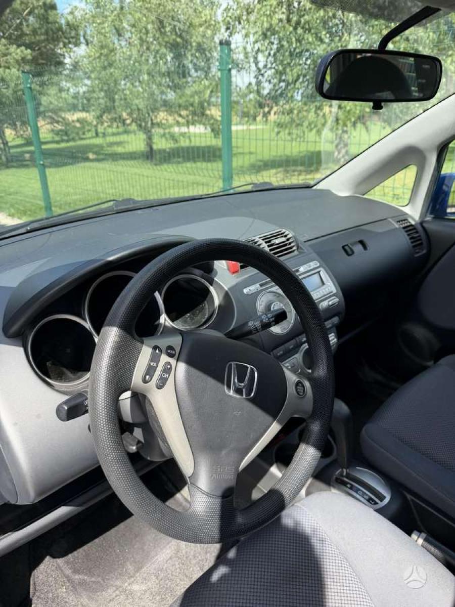 Blue Honda Jazz 2007 in Klaipeda, with an engine capacity of 1.34 L and mileage of 159 thousand km for 2300 €, photo 9 on AUTOMOTO.COM.LV