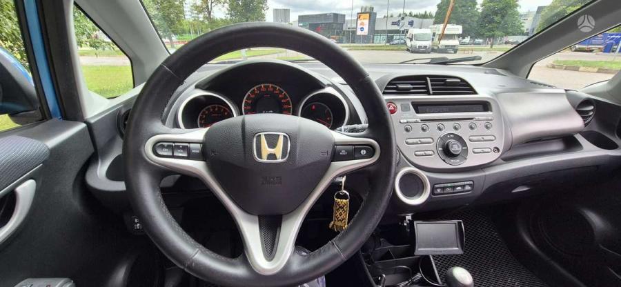 Zils Honda Jazz 2008 Viļņa, ar dzinēja tilpumu 1.34 L un nobraukumu 218 tūkst. km par 3000 €, foto 4 vietnē AUTOMOTO.COM.LV