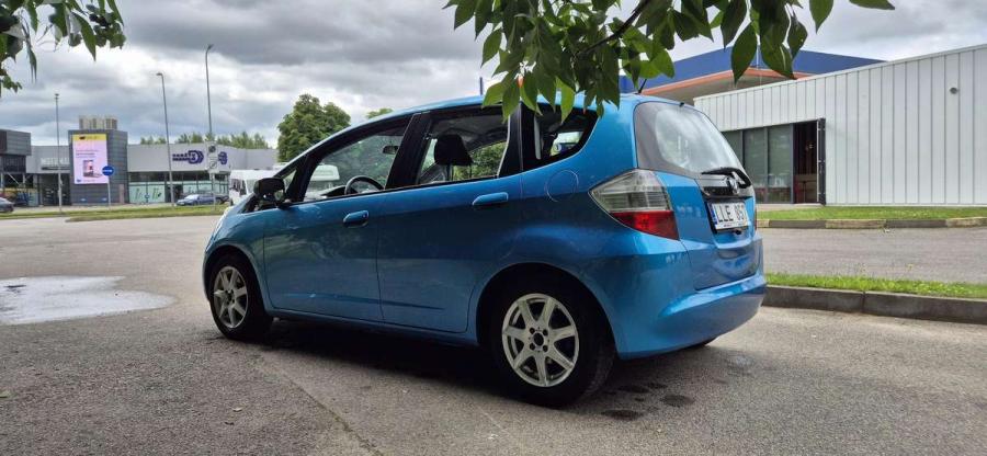Zils Honda Jazz 2008 Viļņa, ar dzinēja tilpumu 1.34 L un nobraukumu 218 tūkst. km par 3000 €, foto 11 vietnē AUTOMOTO.COM.LV