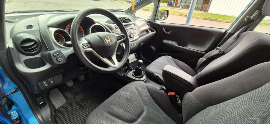 Zils Honda Jazz 2008 Viļņa, ar dzinēja tilpumu 1.34 L un nobraukumu 218 tūkst. km par 3000 €, foto 12 vietnē AUTOMOTO.COM.LV