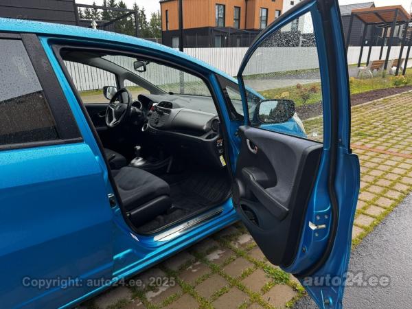 Blue Honda Jazz 2009 in Tallinn, with an engine capacity of 1.30 L and mileage of 148 thousand km for 3300 €, photo 11 on AUTOMOTO.COM.LV