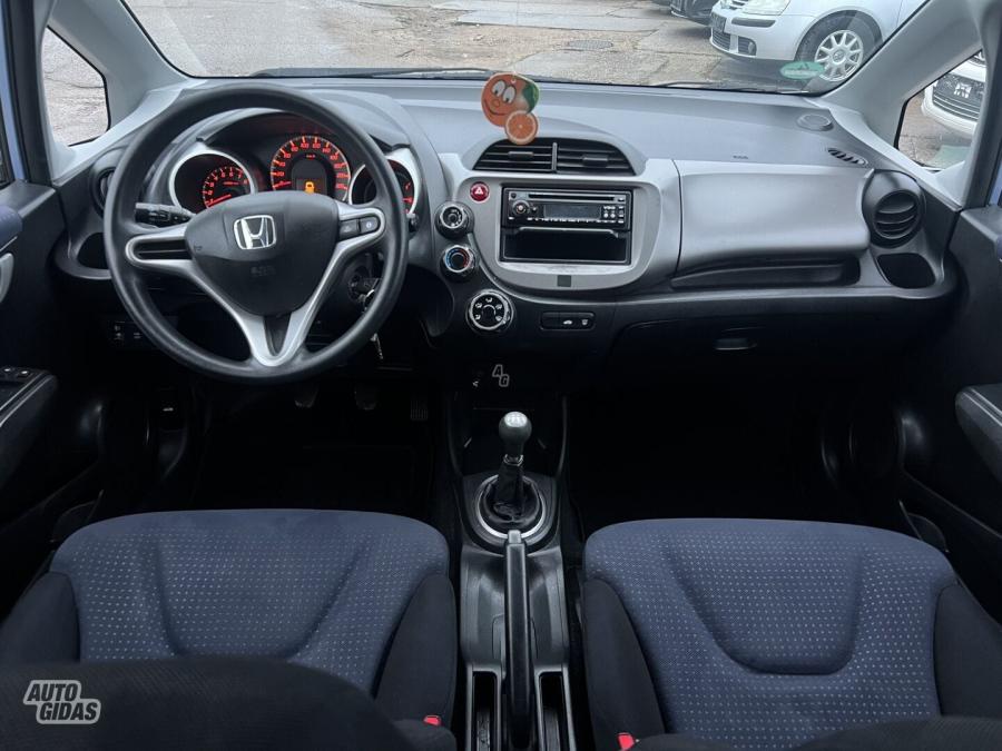 Blue Honda Jazz 2009 in Utena, with an engine capacity of 1.20 L and mileage of 167 thousand km for 2400 €, photo 6 on AUTOMOTO.COM.LV