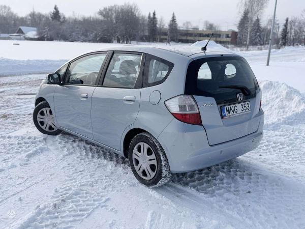 Zils Honda Jazz 2010 Viļņa, ar dzinēja tilpumu 1.34 L un nobraukumu 223 tūkst. km par 3500 €, foto 3 vietnē AUTOMOTO.COM.LV