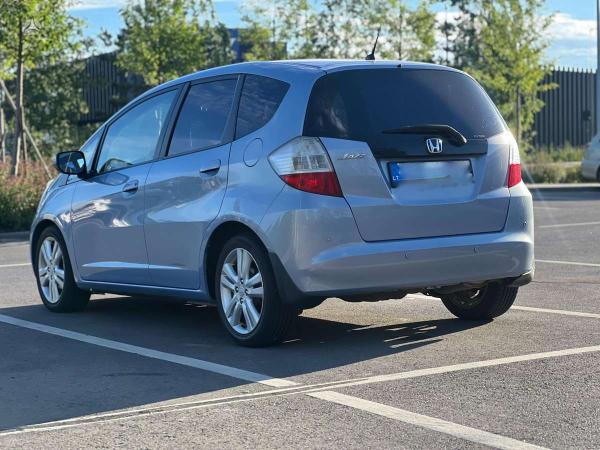 Zils Honda Jazz 2010 Viļņa, ar dzinēja tilpumu 1.34 L un nobraukumu 134 tūkst. km par 3800 €, foto 3 vietnē AUTOMOTO.COM.LV