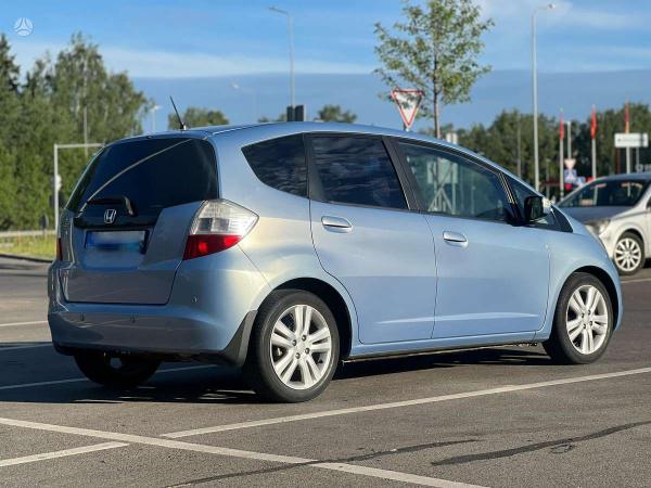 Zils Honda Jazz 2010 Viļņa, ar dzinēja tilpumu 1.34 L un nobraukumu 134 tūkst. km par 3800 €, foto 5 vietnē AUTOMOTO.COM.LV