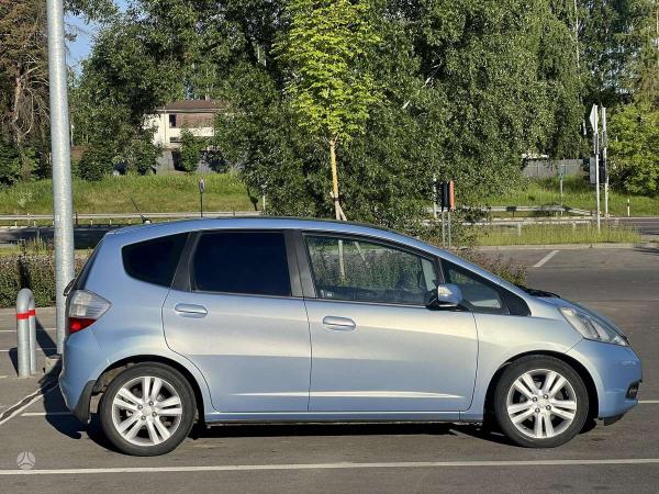 Zils Honda Jazz 2010 Viļņa, ar dzinēja tilpumu 1.34 L un nobraukumu 134 tūkst. km par 3800 €, foto 6 vietnē AUTOMOTO.COM.LV