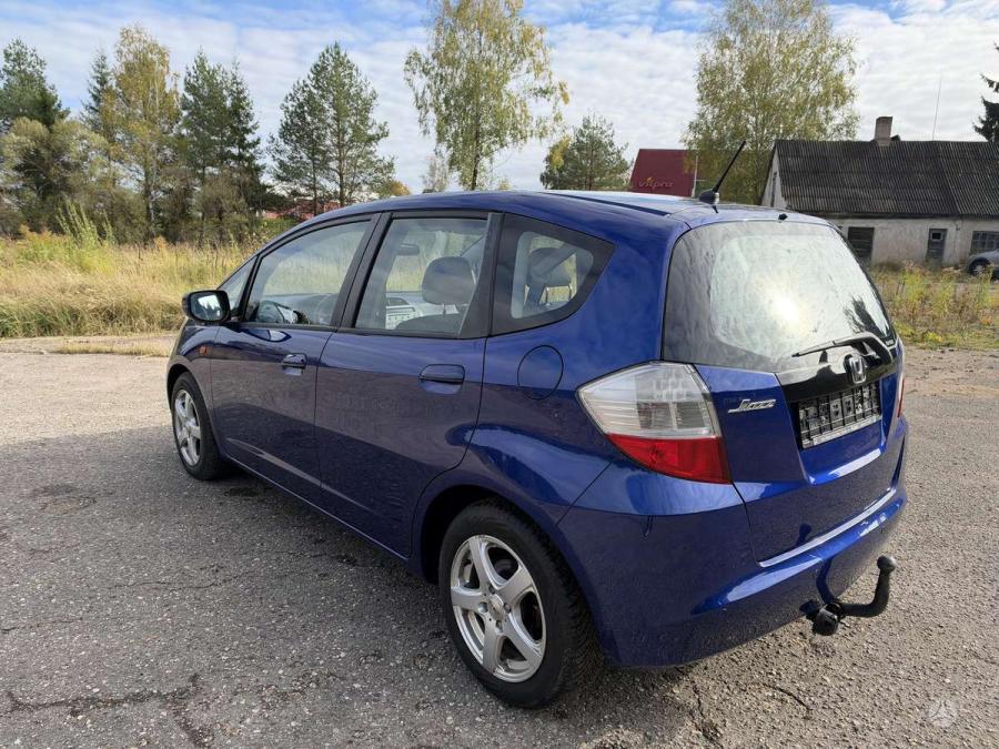 Blue Honda Jazz 2010 in Utena, with an engine capacity of 1.20 L and mileage of 135 thousand km for 3200 €, photo 5 on AUTOMOTO.COM.LV